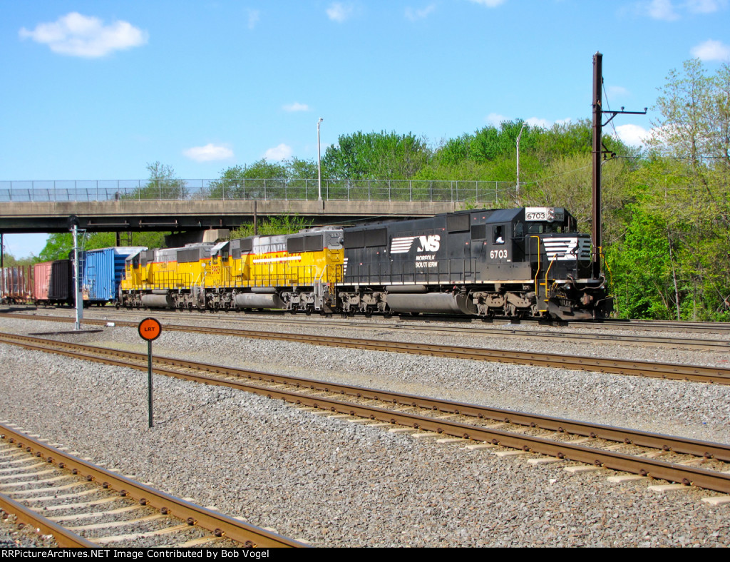 NS 6703; HLCX 5993 and 5951